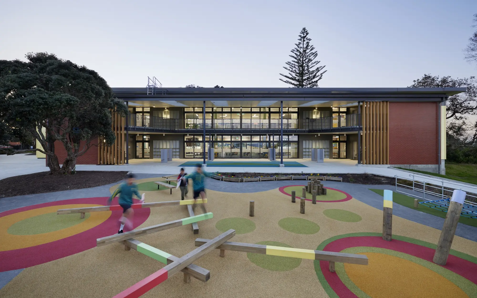 Past, present and future thoughts on educational architecture